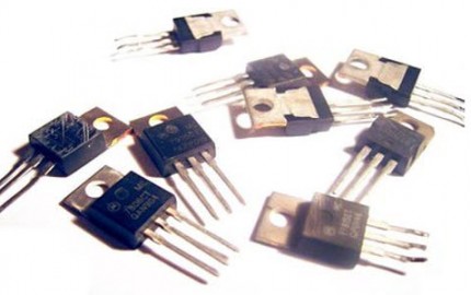 Types of Voltage Regulators : Working and Their Limitations