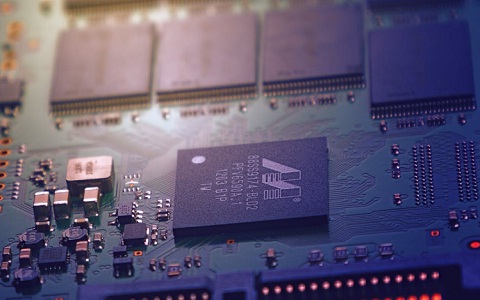 LM311 IC: Pin Configuration, Specification, Circuit Diagram & Applications